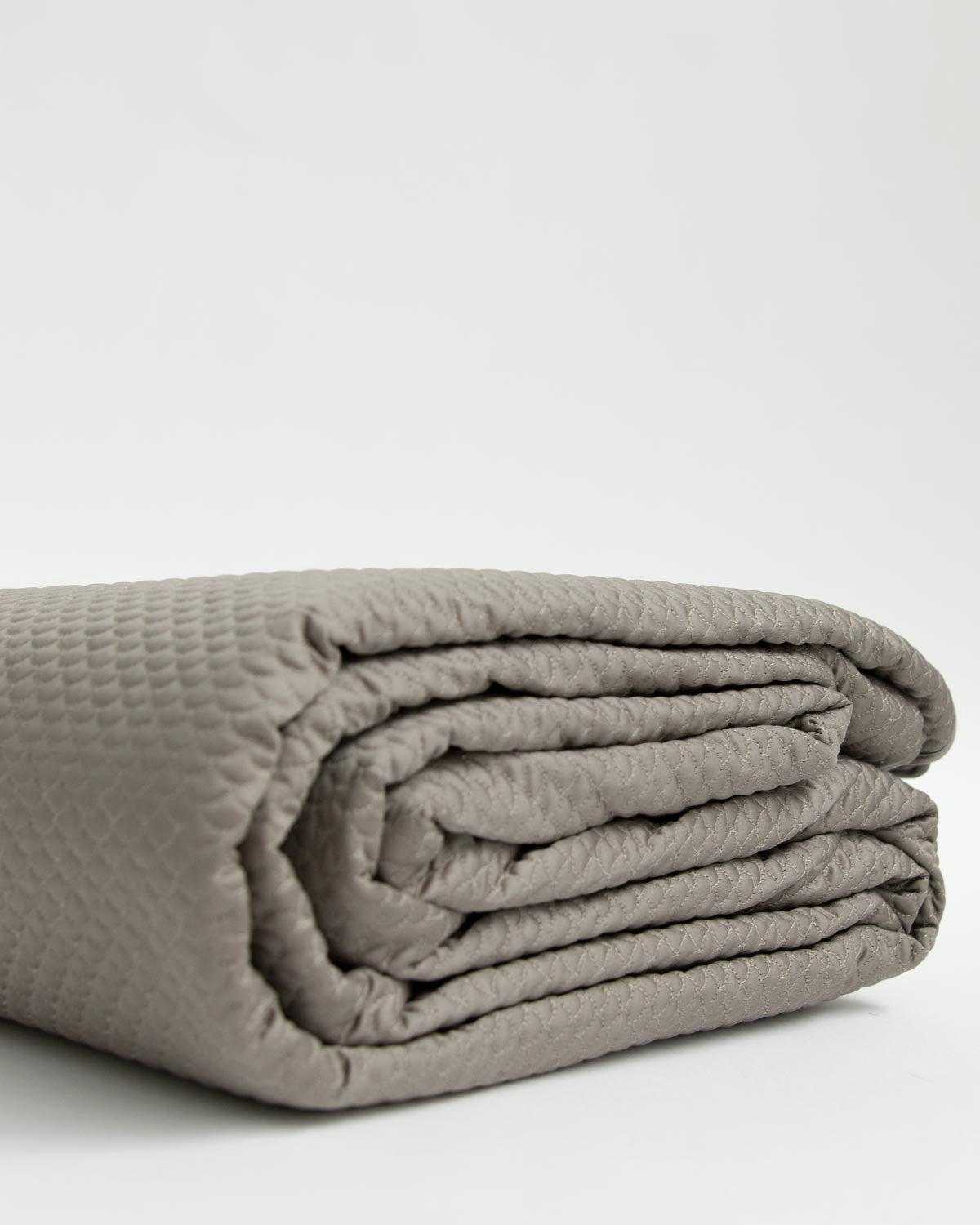 Alba Quilt Charcoal & Platinum Queen