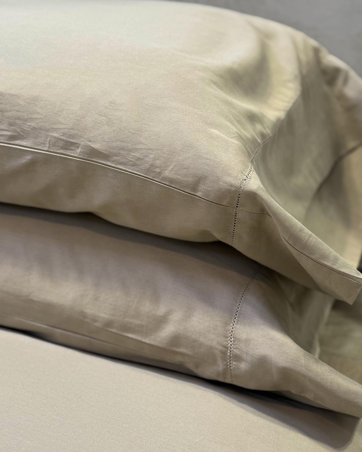Raffaello Hemstitch Sateen Sheet Set Putty